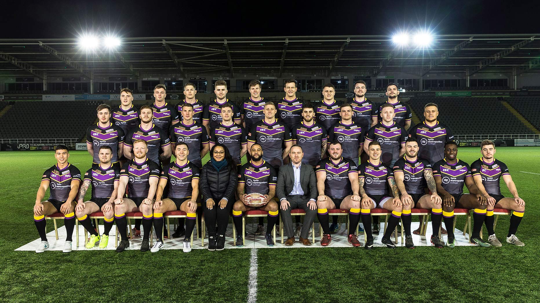 Lookers kicks off new season of rugby sponsorship at Newcastle Thunder ...