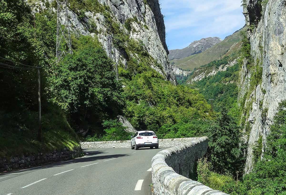 Driving Abroad & On Holiday | Tips | Lookers