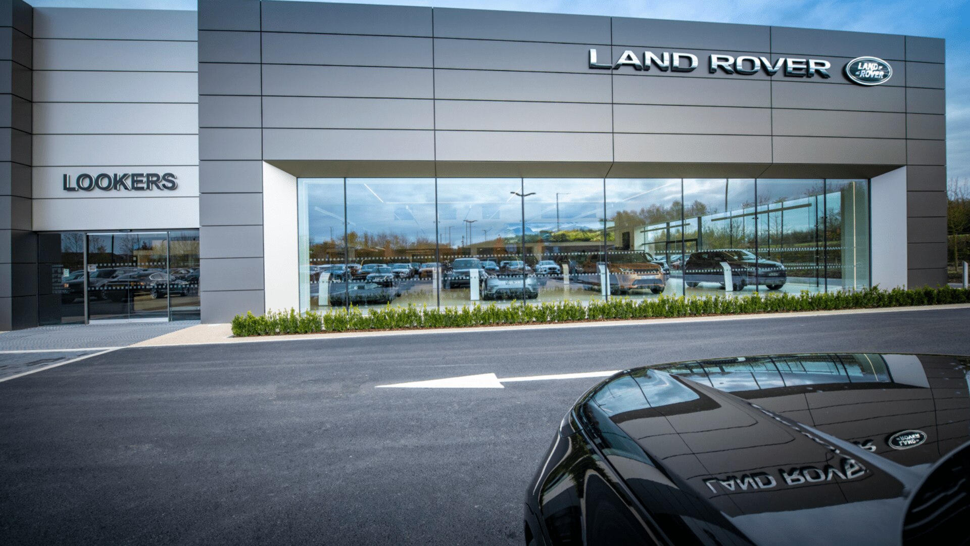 Land Rover Buckinghamshire | Contact Us | Lookers Land Rover